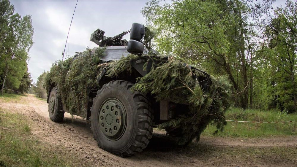 WarWheels.Net - Photos of the Fennek Light Armored Reconnaissance Vehicle